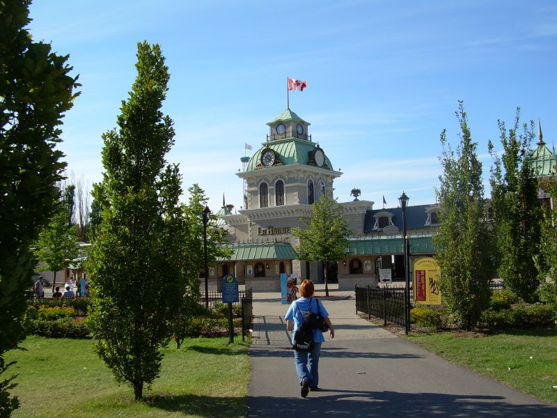 Theme Park Review • Photo TR : La Ronde or Six flags Montreal
